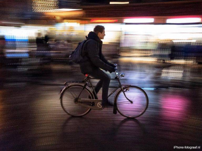 How to take motion blur photos on iPhone with panning